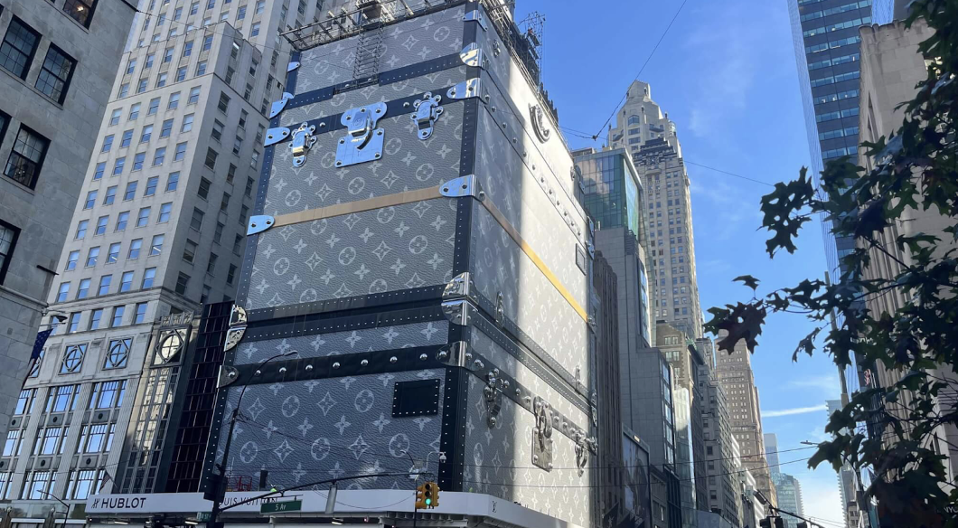 Louis Vuitton opent spectaculaire tijdelijke flagshipstore in New York Louis Vuitton opent spectaculaire tijdelijke flagshipstore in New York